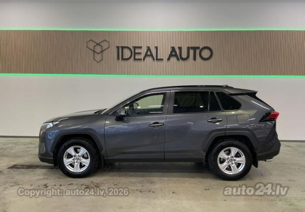 Pelēks Toyota RAV4 2021 Tallina, ar dzinēja tilpumu 1.99 L un nobraukumu 130 tūkst. km par 20490 €, foto 2 vietnē AUTOMOTO.COM.LV