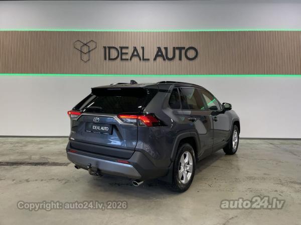 Pelēks Toyota RAV4 2021 Tallina, ar dzinēja tilpumu 1.99 L un nobraukumu 130 tūkst. km par 20490 €, foto 4 vietnē AUTOMOTO.COM.LV