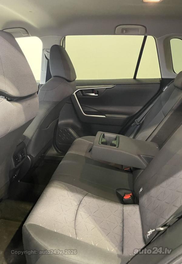 Pelēks Toyota RAV4 2021 Tallina, ar dzinēja tilpumu 1.99 L un nobraukumu 130 tūkst. km par 20490 €, foto 11 vietnē AUTOMOTO.COM.LV
