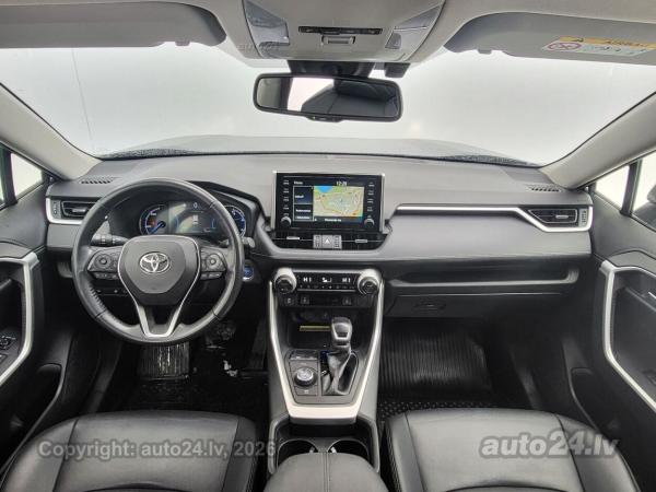 Grey Toyota RAV4 2021 in Tallinn, with an engine capacity of 2.49 L and mileage of 86 thousand km for 34995 €, photo 8 on AUTOMOTO.COM.LV