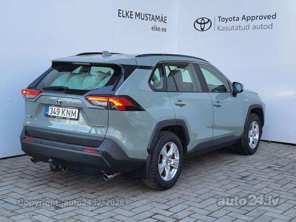 Grey Toyota RAV4 2021 in Tallinn, with an engine capacity of 2.49 L and mileage of 59 thousand km for 27995 €, photo 2 on AUTOMOTO.COM.LV