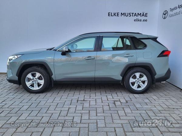 Grey Toyota RAV4 2021 in Tallinn, with an engine capacity of 2.49 L and mileage of 59 thousand km for 27995 €, photo 3 on AUTOMOTO.COM.LV