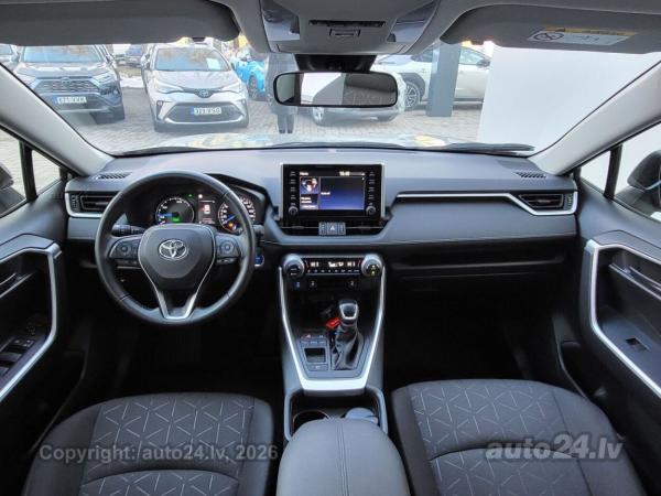 Grey Toyota RAV4 2021 in Tallinn, with an engine capacity of 2.49 L and mileage of 59 thousand km for 27995 €, photo 8 on AUTOMOTO.COM.LV