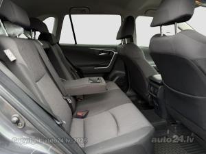 Grey Toyota RAV4 2021 in Parnu, with an engine capacity of 2.00 L and mileage of 124 thousand km for 25900 €, photo 6 on AUTOMOTO.COM.LV