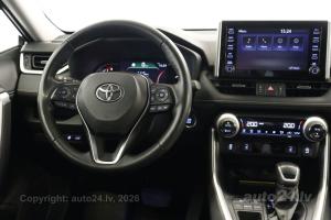 Grey Toyota RAV4 2021 in Tallinn, with an engine capacity of 1.99 L and mileage of 67 thousand km for 23700 €, photo 9 on AUTOMOTO.COM.LV