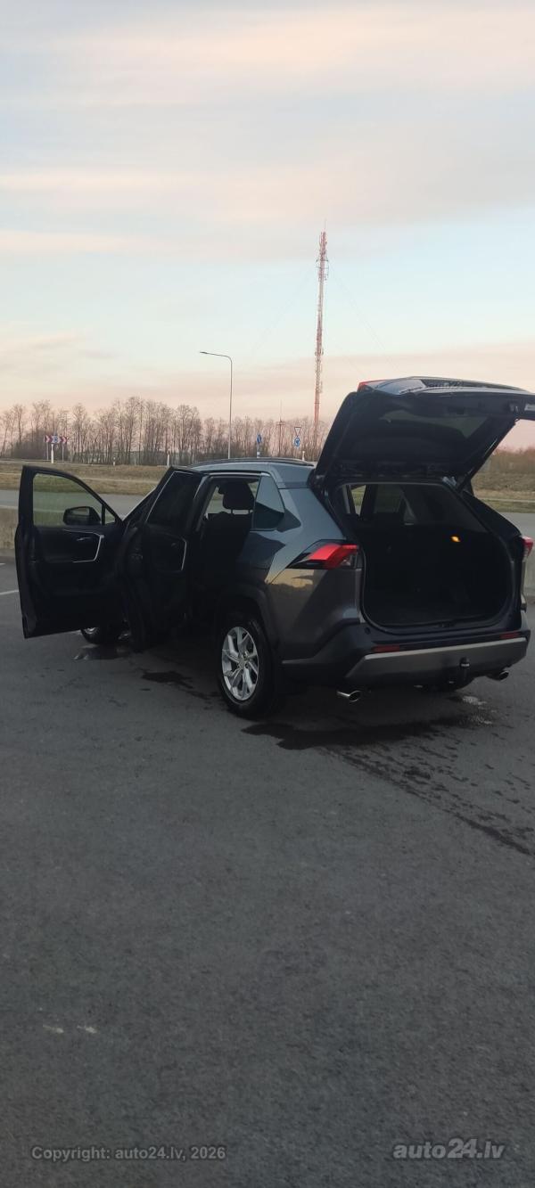 Pelēks Toyota RAV4 2021 Rakvere, ar dzinēja tilpumu 2.00 L un nobraukumu 131 tūkst. km par 24400 €, foto 2 vietnē AUTOMOTO.COM.LV