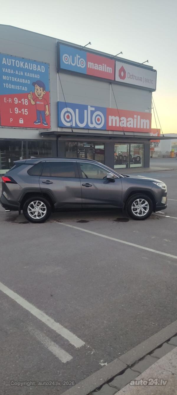 Pelēks Toyota RAV4 2021 Rakvere, ar dzinēja tilpumu 2.00 L un nobraukumu 131 tūkst. km par 24400 €, foto 3 vietnē AUTOMOTO.COM.LV