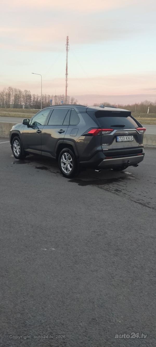 Pelēks Toyota RAV4 2021 Rakvere, ar dzinēja tilpumu 2.00 L un nobraukumu 131 tūkst. km par 24400 €, foto 5 vietnē AUTOMOTO.COM.LV