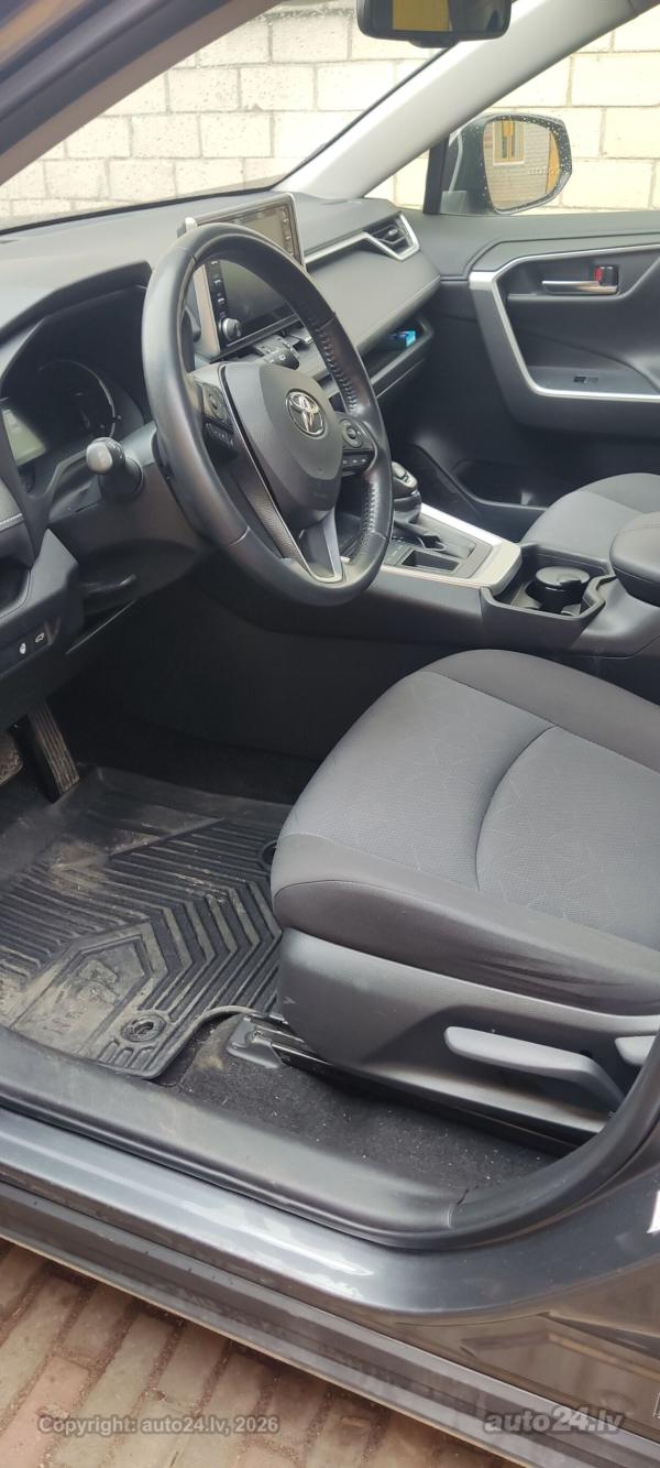 Pelēks Toyota RAV4 2021 Rakvere, ar dzinēja tilpumu 2.00 L un nobraukumu 131 tūkst. km par 24400 €, foto 6 vietnē AUTOMOTO.COM.LV