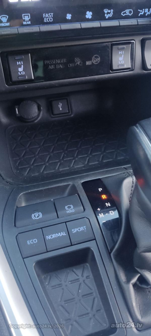 Pelēks Toyota RAV4 2021 Rakvere, ar dzinēja tilpumu 2.00 L un nobraukumu 131 tūkst. km par 24400 €, foto 8 vietnē AUTOMOTO.COM.LV