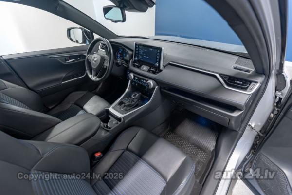 Pelēks Toyota RAV4 2021 Tallina, ar dzinēja tilpumu 2.50 L un nobraukumu 63 tūkst. km par 29900 €, foto 8 vietnē AUTOMOTO.COM.LV