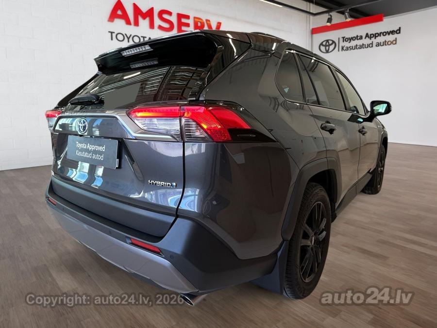Grey Toyota RAV4 2021 in Parnu, with an engine capacity of 2.50 L and mileage of 83 thousand km for 28990 €, photo 3 on AUTOMOTO.COM.LV