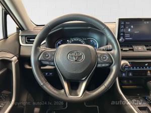 Grey Toyota RAV4 2021 in Parnu, with an engine capacity of 2.50 L and mileage of 83 thousand km for 28990 €, photo 10 on AUTOMOTO.COM.LV