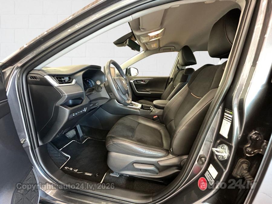 Grey Toyota RAV4 2021 in Parnu, with an engine capacity of 2.50 L and mileage of 83 thousand km for 28990 €, photo 12 on AUTOMOTO.COM.LV