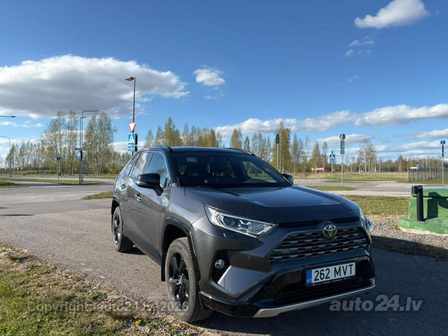 Grey Toyota RAV4 2021 in Tallinn, with an engine capacity of 2.50 L and mileage of 82 thousand km for 30900 €, photo 3 on AUTOMOTO.COM.LV