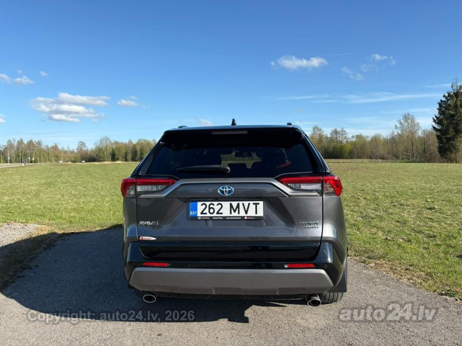 Grey Toyota RAV4 2021 in Tallinn, with an engine capacity of 2.50 L and mileage of 82 thousand km for 30900 €, photo 6 on AUTOMOTO.COM.LV
