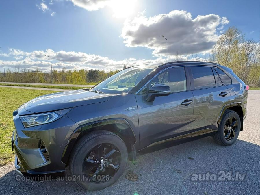Grey Toyota RAV4 2021 in Tallinn, with an engine capacity of 2.50 L and mileage of 82 thousand km for 30900 €, photo 8 on AUTOMOTO.COM.LV