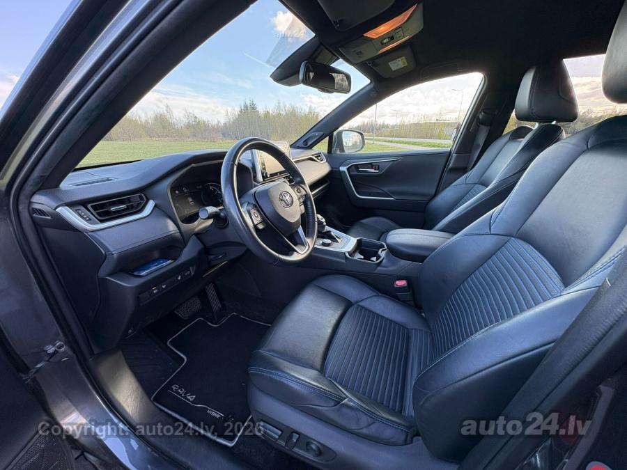 Grey Toyota RAV4 2021 in Tallinn, with an engine capacity of 2.50 L and mileage of 82 thousand km for 30900 €, photo 12 on AUTOMOTO.COM.LV