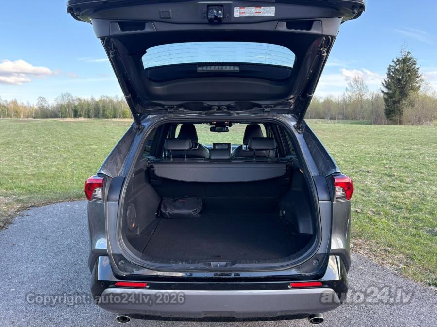 Grey Toyota RAV4 2021 in Tallinn, with an engine capacity of 2.50 L and mileage of 82 thousand km for 30900 €, photo 14 on AUTOMOTO.COM.LV