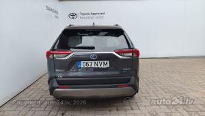 Grey Toyota RAV4 2021 in Tallinn, with an engine capacity of 2.49 L and mileage of 61 thousand km for 30995 €, photo 5 on AUTOMOTO.COM.LV