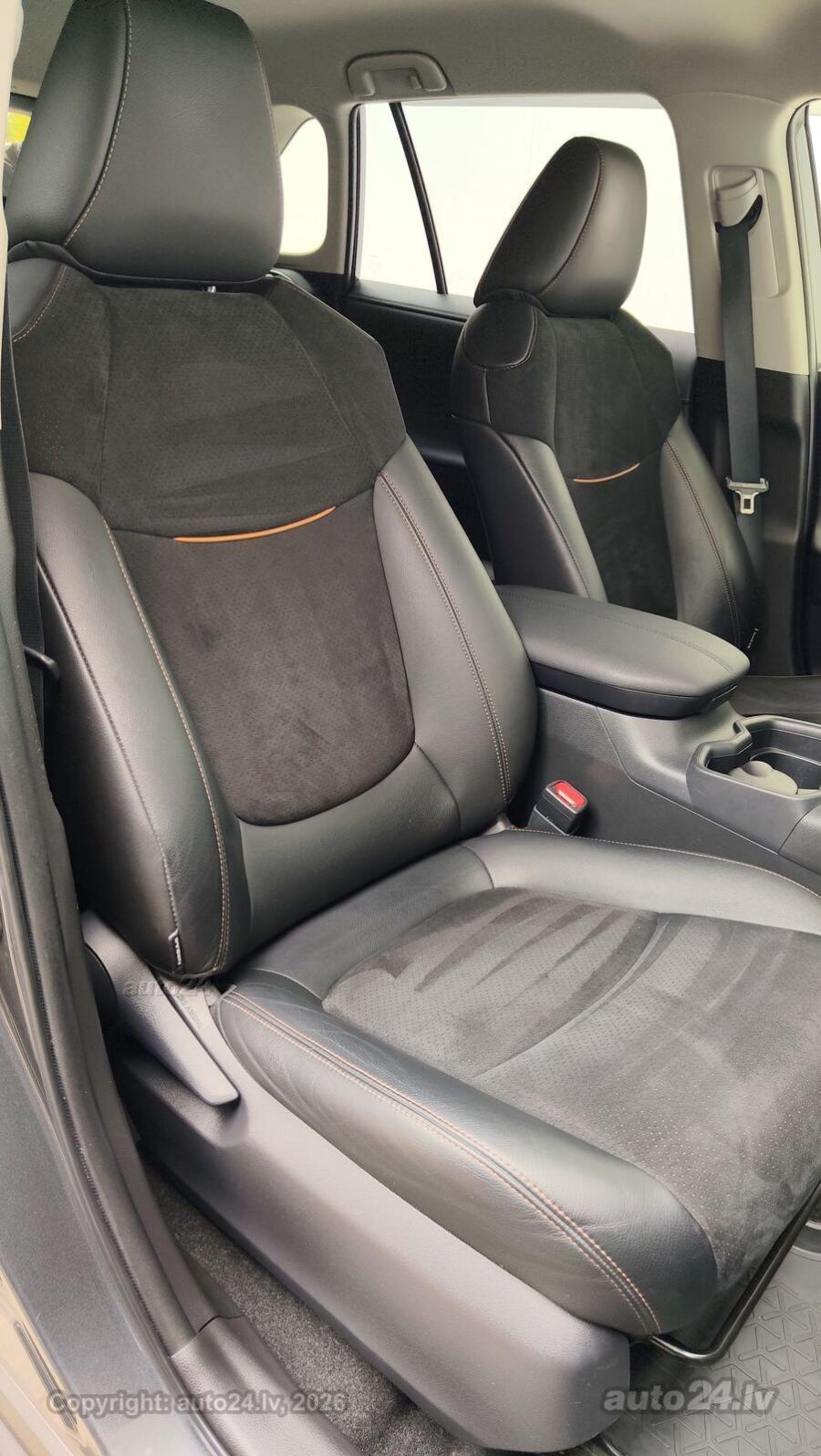 Grey Toyota RAV4 2021 in Tallinn, with an engine capacity of 2.49 L and mileage of 61 thousand km for 30995 €, photo 7 on AUTOMOTO.COM.LV