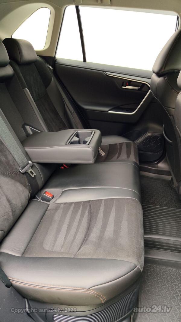 Pelēks Toyota RAV4 2021 Tallina, ar dzinēja tilpumu 2.49 L un nobraukumu 61 tūkst. km par 30995 €, foto 7 vietnē AUTOMOTO.COM.LV