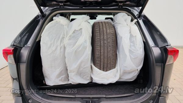 Pelēks Toyota RAV4 2021 Tallina, ar dzinēja tilpumu 2.49 L un nobraukumu 61 tūkst. km par 30995 €, foto 9 vietnē AUTOMOTO.COM.LV