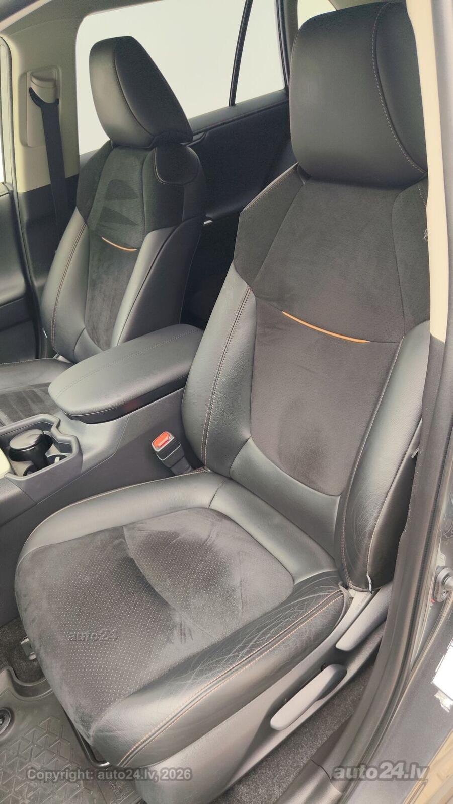 Grey Toyota RAV4 2021 in Tallinn, with an engine capacity of 2.49 L and mileage of 61 thousand km for 30995 €, photo 11 on AUTOMOTO.COM.LV