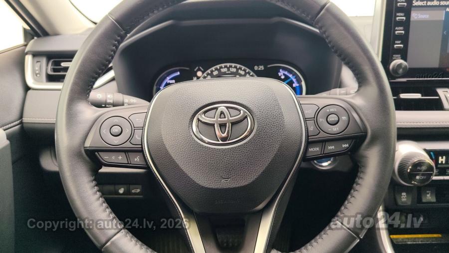 Grey Toyota RAV4 2021 in Tallinn, with an engine capacity of 2.49 L and mileage of 61 thousand km for 30995 €, photo 12 on AUTOMOTO.COM.LV