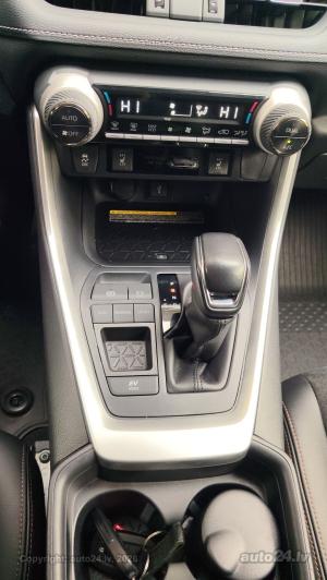 Grey Toyota RAV4 2021 in Tallinn, with an engine capacity of 2.49 L and mileage of 61 thousand km for 30995 €, photo 16 on AUTOMOTO.COM.LV