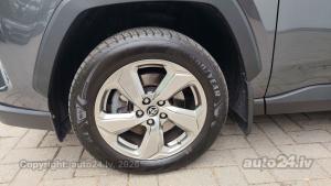 Grey Toyota RAV4 2021 in Tallinn, with an engine capacity of 2.49 L and mileage of 61 thousand km for 30995 €, photo 17 on AUTOMOTO.COM.LV