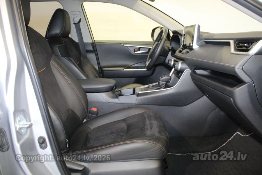 Grey Toyota RAV4 2021 in Tallinn, with an engine capacity of 2.50 L and mileage of 66 thousand km for 29990 €, photo 7 on AUTOMOTO.COM.LV