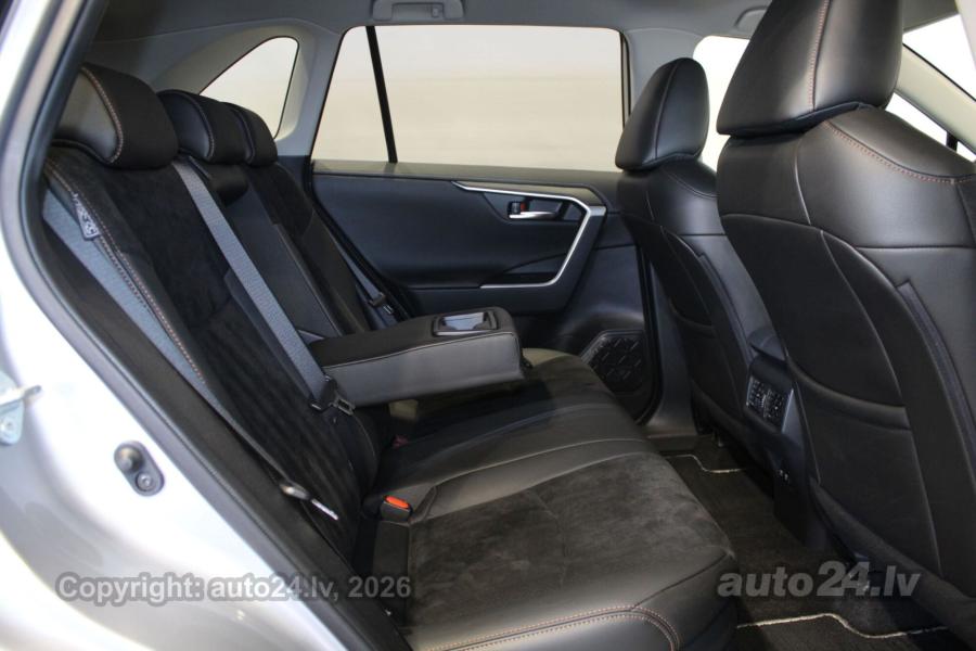 Grey Toyota RAV4 2021 in Tallinn, with an engine capacity of 2.50 L and mileage of 66 thousand km for 29990 €, photo 8 on AUTOMOTO.COM.LV