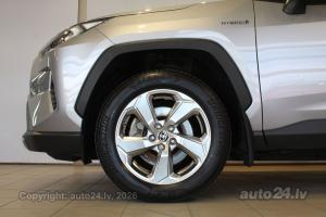 Grey Toyota RAV4 2021 in Tallinn, with an engine capacity of 2.50 L and mileage of 66 thousand km for 29990 €, photo 16 on AUTOMOTO.COM.LV