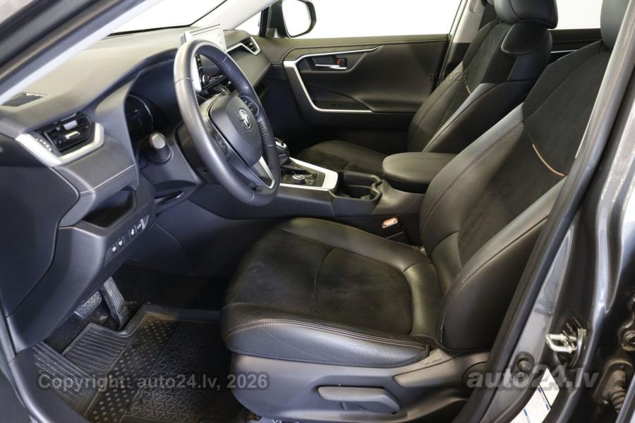Pelēks Toyota RAV4 2021 Tallina, ar dzinēja tilpumu 1.99 L un nobraukumu 61 tūkst. km par 27500 €, foto 3 vietnē AUTOMOTO.COM.LV