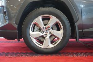 Pelēks Toyota RAV4 2021 Tartu, ar dzinēja tilpumu 2.50 L un nobraukumu 95 tūkst. km par 28490 €, foto 16 vietnē AUTOMOTO.COM.LV