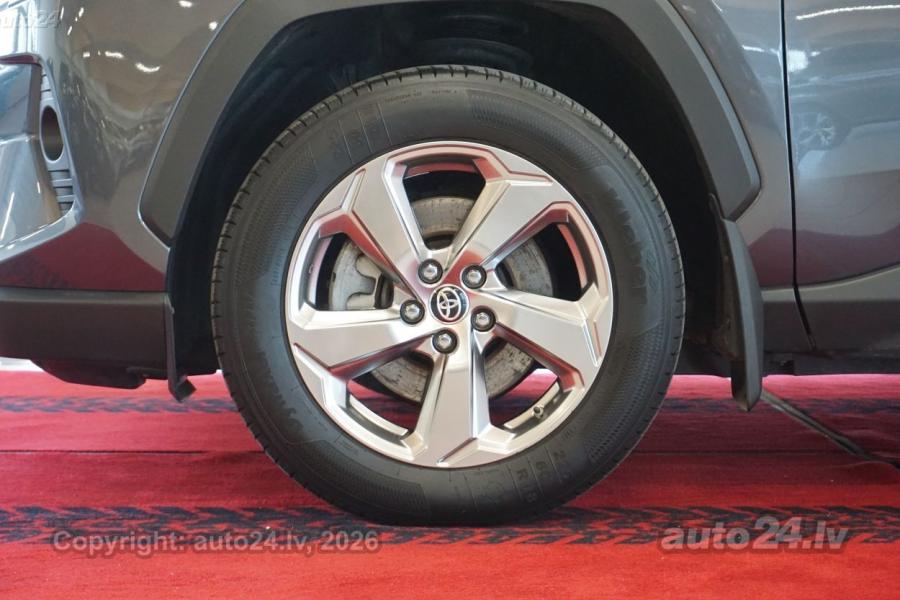 Pelēks Toyota RAV4 2021 Tartu, ar dzinēja tilpumu 2.50 L un nobraukumu 95 tūkst. km par 28490 €, foto 16 vietnē AUTOMOTO.COM.LV