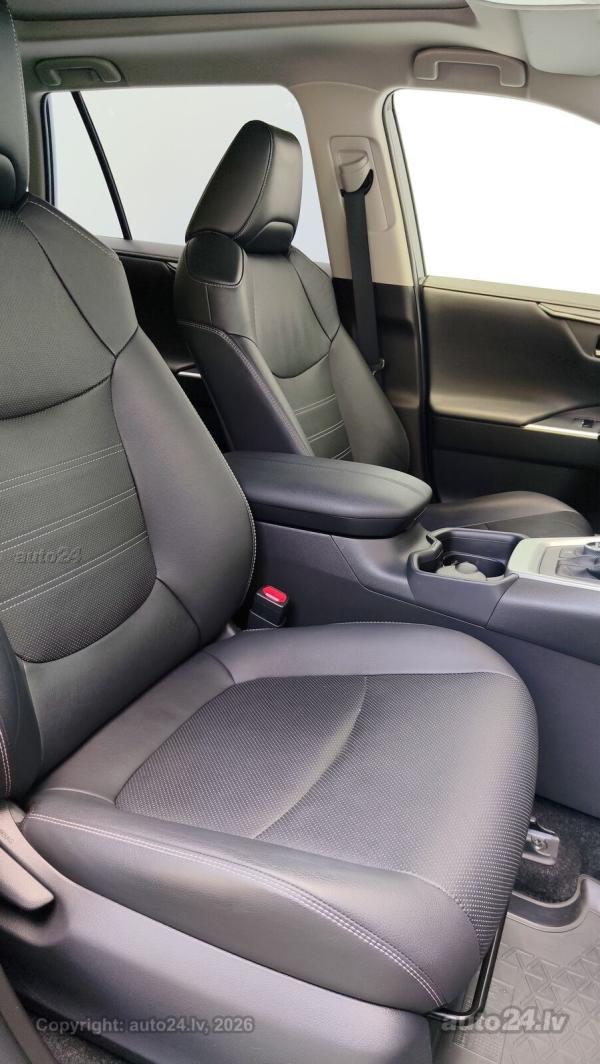 Grey Toyota RAV4 2021 in Tallinn, with an engine capacity of 2.49 L and mileage of 84 thousand km for 34495 €, photo 6 on AUTOMOTO.COM.LV