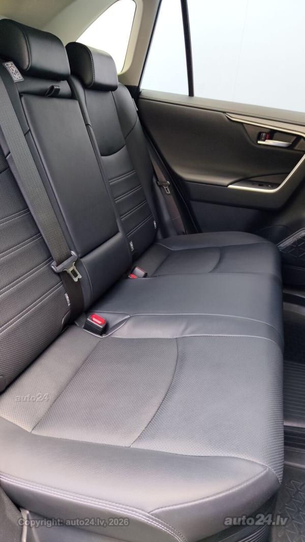 Grey Toyota RAV4 2021 in Tallinn, with an engine capacity of 2.49 L and mileage of 84 thousand km for 34495 €, photo 7 on AUTOMOTO.COM.LV