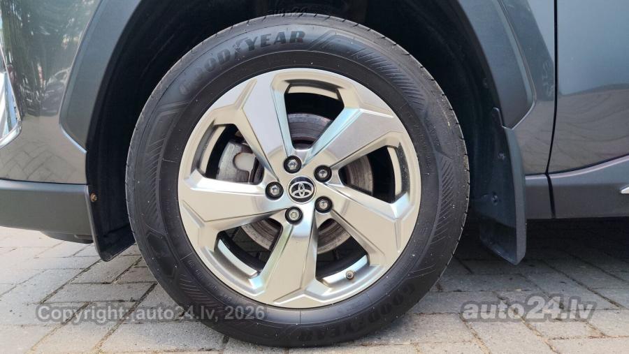 Pelēks Toyota RAV4 2021 Tallina, ar dzinēja tilpumu 2.49 L un nobraukumu 84 tūkst. km par 34495 €, foto 15 vietnē AUTOMOTO.COM.LV