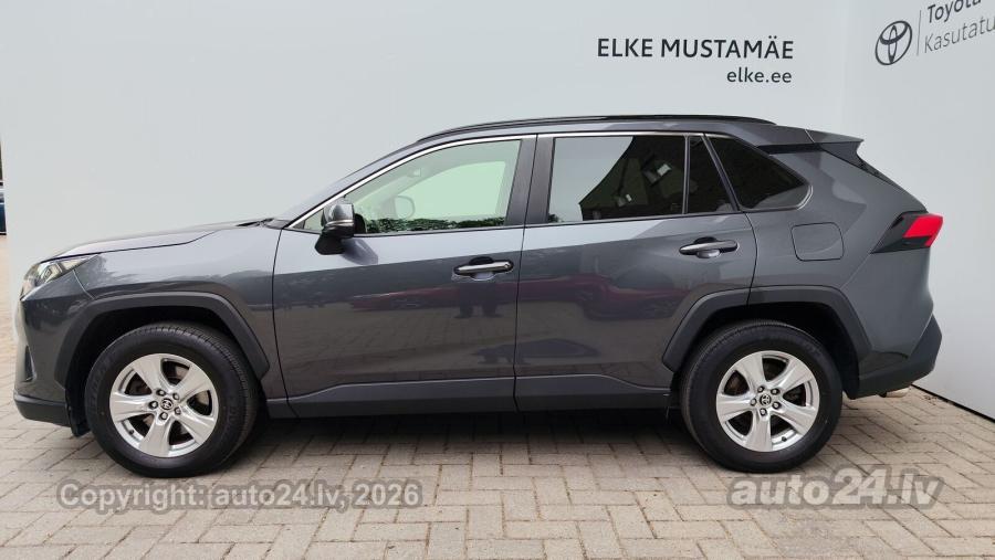 Grey Toyota RAV4 2021 in Tallinn, with an engine capacity of 1.99 L and mileage of 64 thousand km for 23995 €, photo 4 on AUTOMOTO.COM.LV