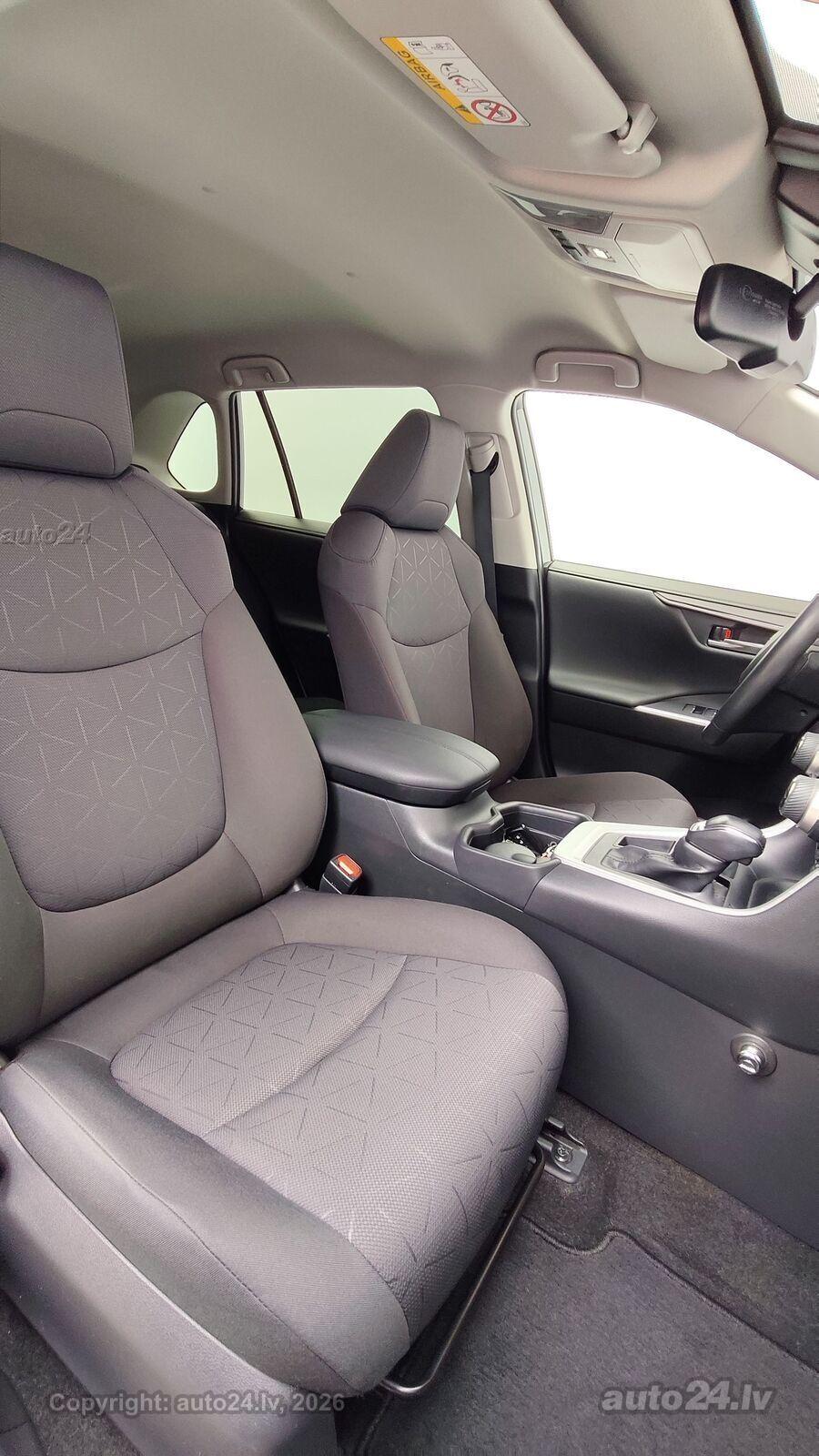 Grey Toyota RAV4 2021 in Tallinn, with an engine capacity of 1.99 L and mileage of 64 thousand km for 23995 €, photo 7 on AUTOMOTO.COM.LV