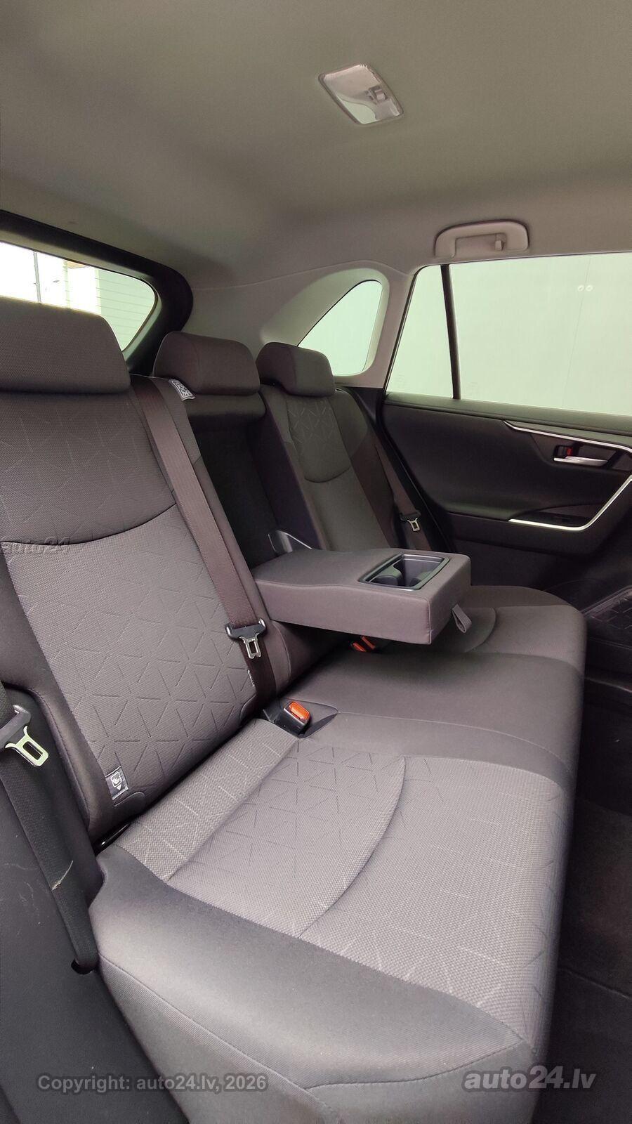 Grey Toyota RAV4 2021 in Tallinn, with an engine capacity of 1.99 L and mileage of 64 thousand km for 23995 €, photo 8 on AUTOMOTO.COM.LV