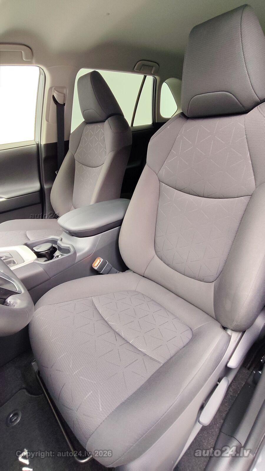 Grey Toyota RAV4 2021 in Tallinn, with an engine capacity of 1.99 L and mileage of 64 thousand km for 23995 €, photo 12 on AUTOMOTO.COM.LV