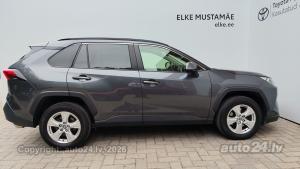 Grey Toyota RAV4 2021 in Tallinn, with an engine capacity of 1.99 L and mileage of 64 thousand km for 23995 €, photo 17 on AUTOMOTO.COM.LV