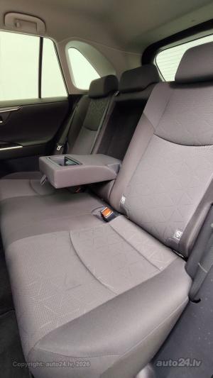 Grey Toyota RAV4 2021 in Tallinn, with an engine capacity of 1.99 L and mileage of 64 thousand km for 23995 €, photo 18 on AUTOMOTO.COM.LV