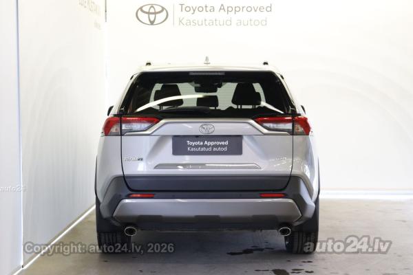 Grey Toyota RAV4 2021 in Tallinn, with an engine capacity of 1.99 L and mileage of 13 thousand km for 35000 €, photo 4 on AUTOMOTO.COM.LV