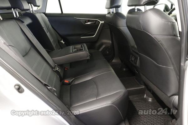 Grey Toyota RAV4 2021 in Tallinn, with an engine capacity of 1.99 L and mileage of 13 thousand km for 35000 €, photo 7 on AUTOMOTO.COM.LV