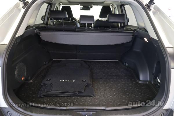 Grey Toyota RAV4 2021 in Tallinn, with an engine capacity of 1.99 L and mileage of 13 thousand km for 35000 €, photo 9 on AUTOMOTO.COM.LV