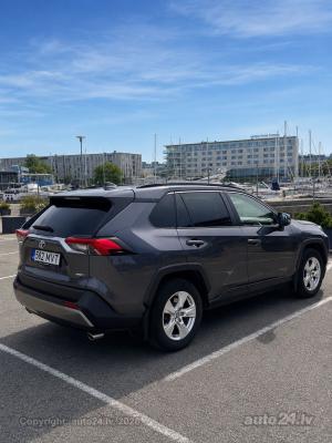 Pelēks Toyota RAV4 2021 Tallina, ar dzinēja tilpumu 2.00 L un nobraukumu 88 tūkst. km par 27900 €, foto 4 vietnē AUTOMOTO.COM.LV